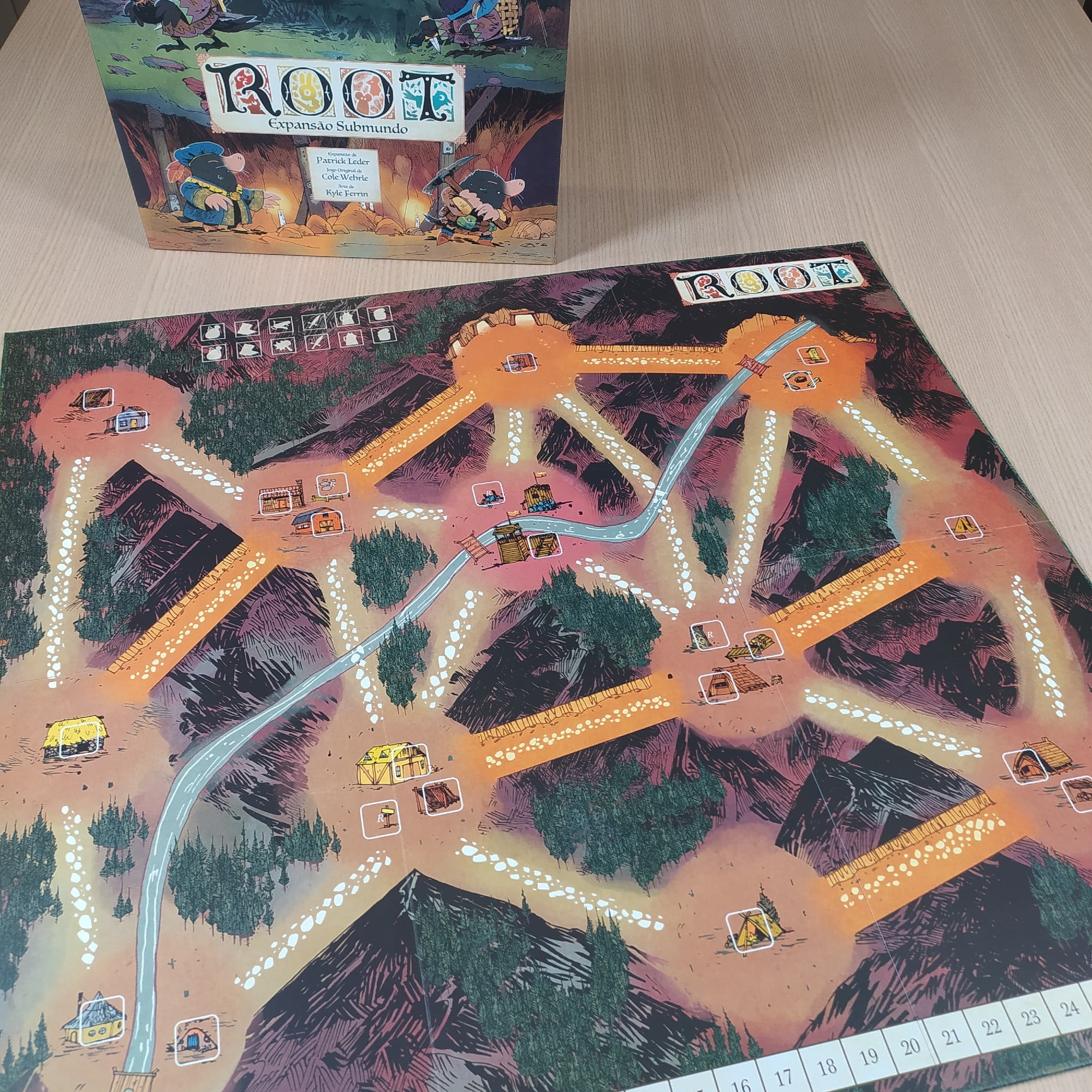 Root: Expansão Submundo board game